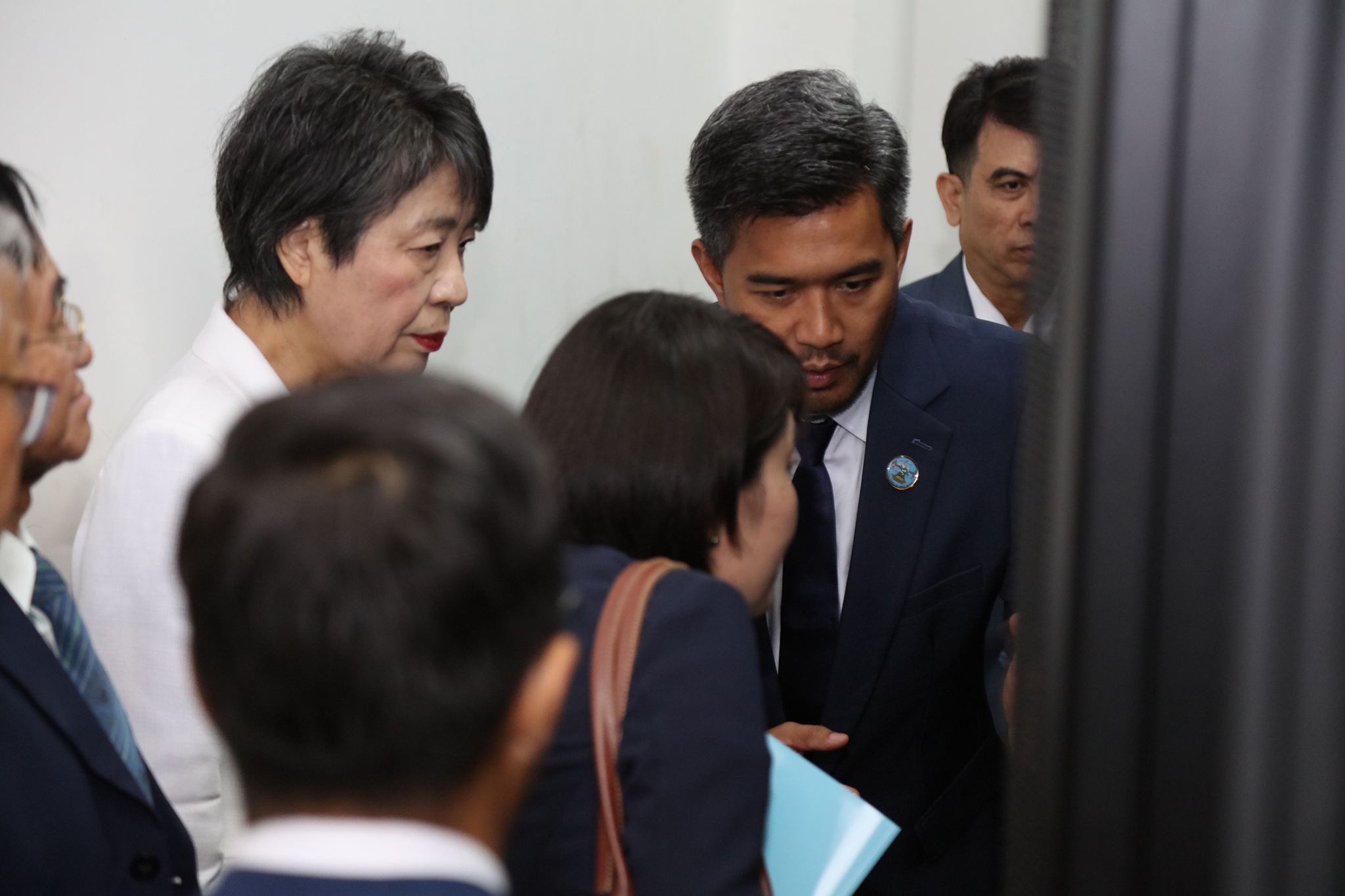 រូបភាពសកម្មភាព ឯកឧត្ដម តុប ឫទ្ធី អគ្គនាយកនៃអគ្គនាយកដ្ឋានសេវាកម្មច្បាប់ ...